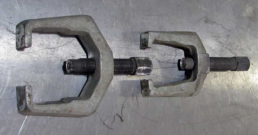 A Guide To Common Pullers & Pulling Tools » NAPA Blog