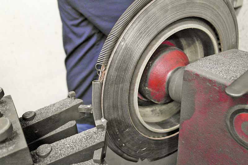 Know-How Notes: All About Flywheel and Brake Rotor Turning » NAPA Blog
