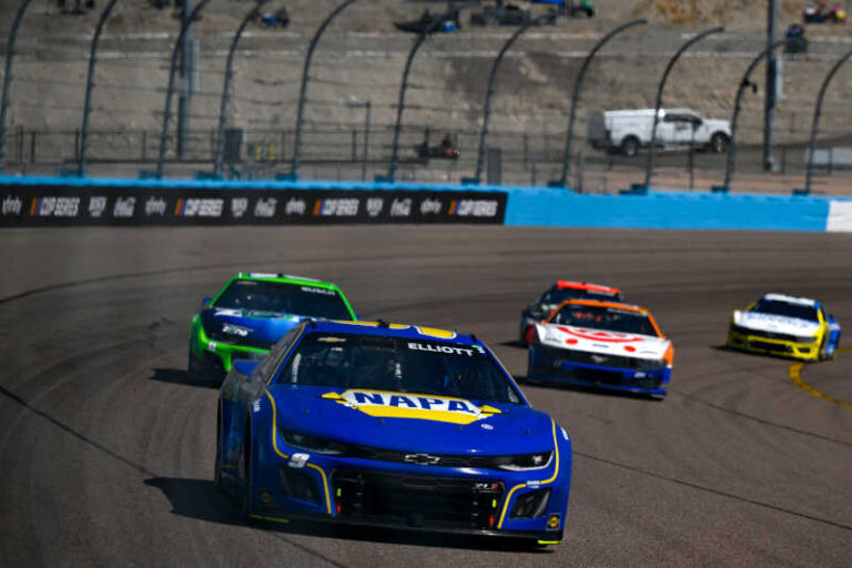 Elliott Drives to Top-10 Finish at Phoenix Raceway » NAPA Blog
